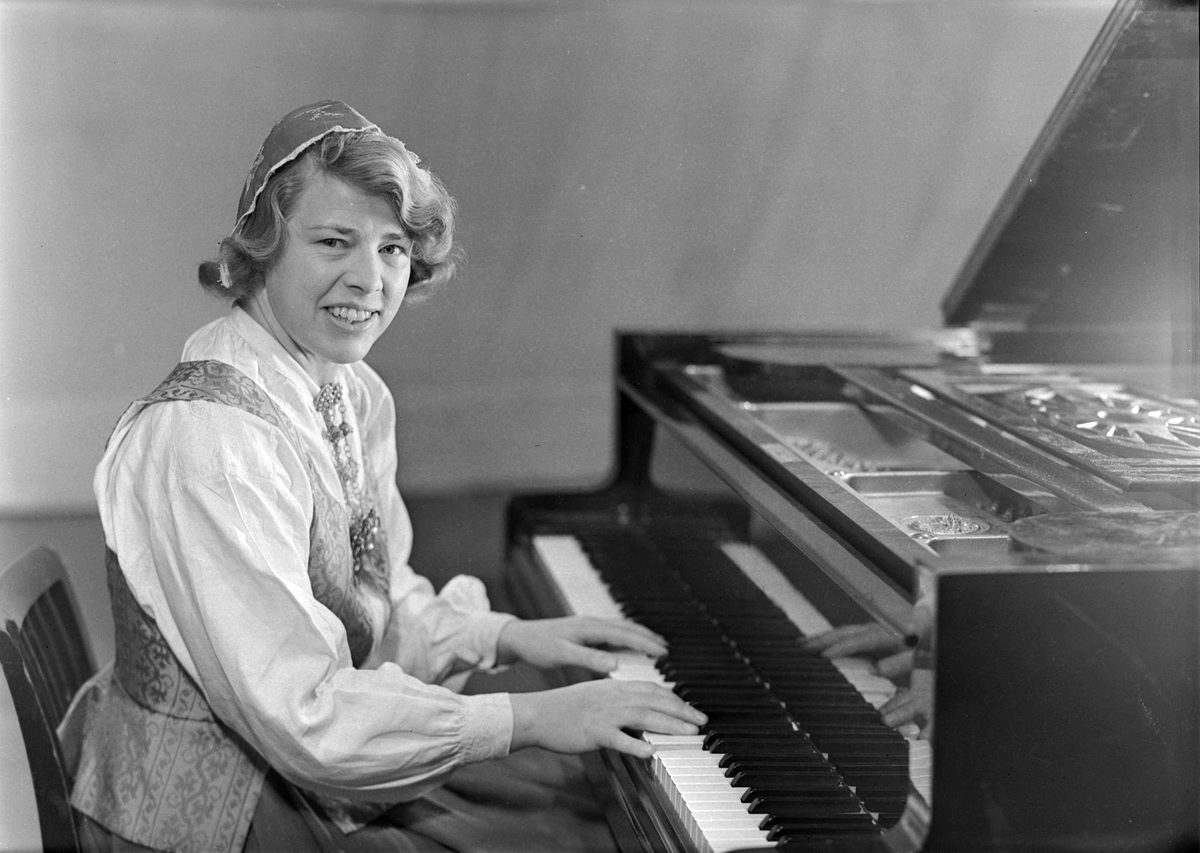 Ignaz Friedman photo album & recollections by others | Arbiter of ...